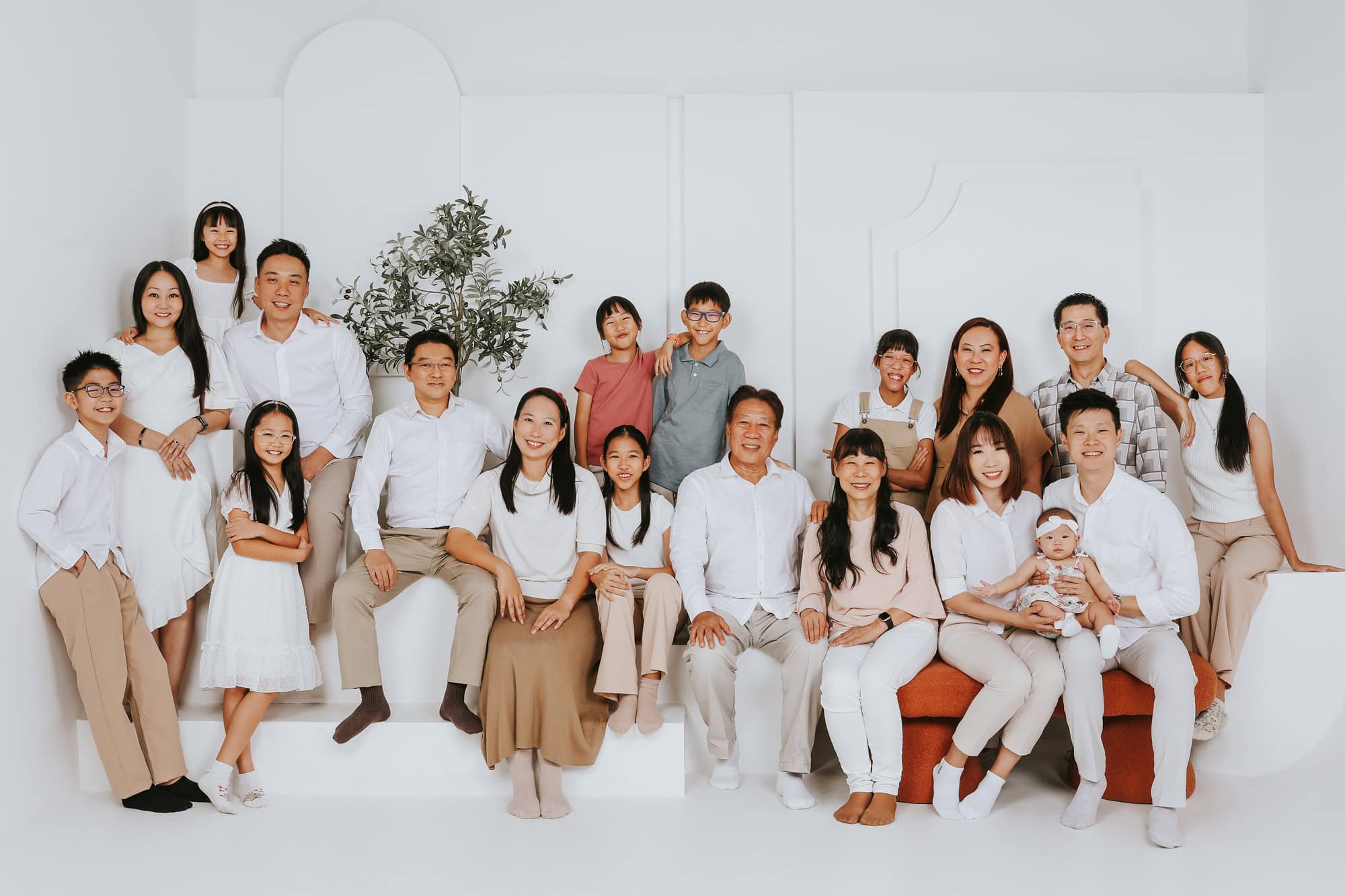 Extended Family Session In The Studio | One Eye Click